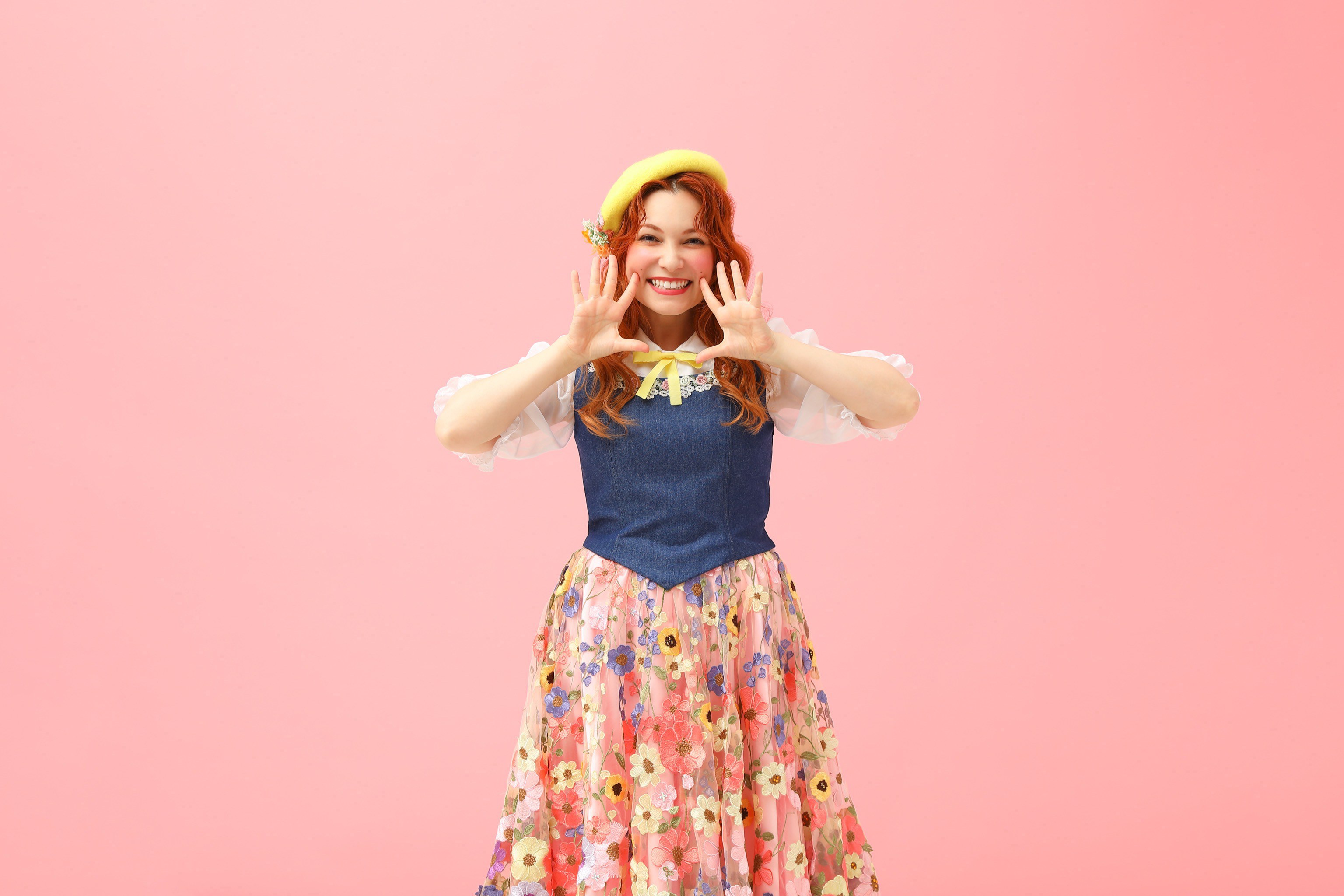 Bilingual Kids Entertainer | Miki Clark